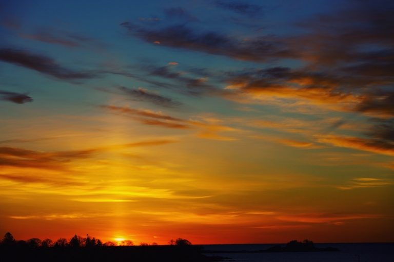 What is a sun pillar, or light pillar? They’re beautiful!