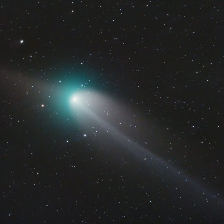 Green comet photos and video: Editors’ picks