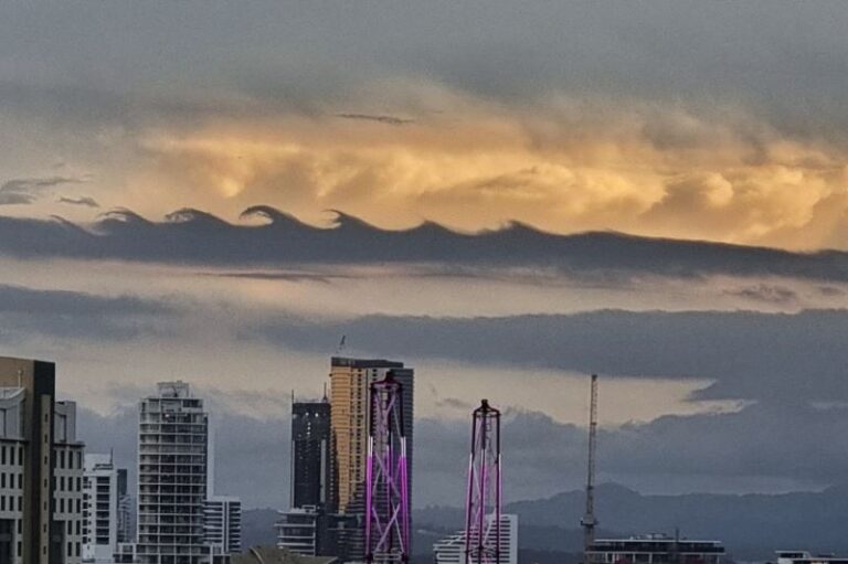 Kelvin-Helmholtz clouds look like ocean waves