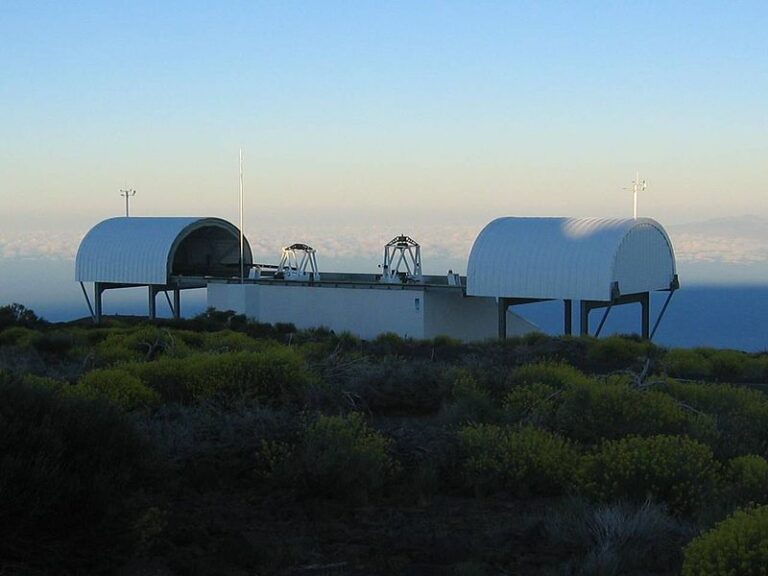 Astronomers map giant starspots on distant XX Trianguli
