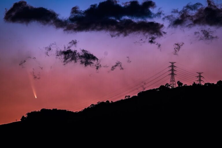 Comet ATLAS G3 in the sunset’s glow: Pics here!