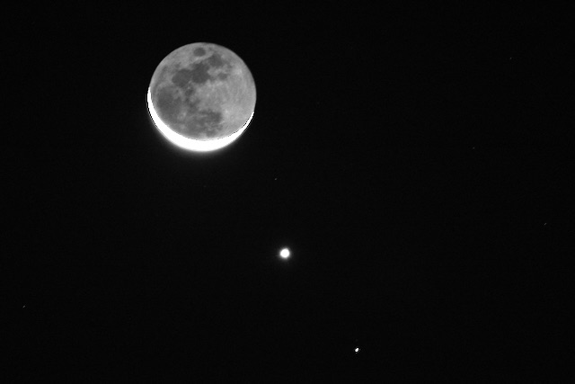 Stunning moon, Venus and Regulus conjunction pics